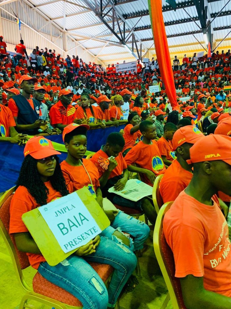 Centenas de Jovens ingressam nas fileiras da JMPLA em Luanda - Correio ...