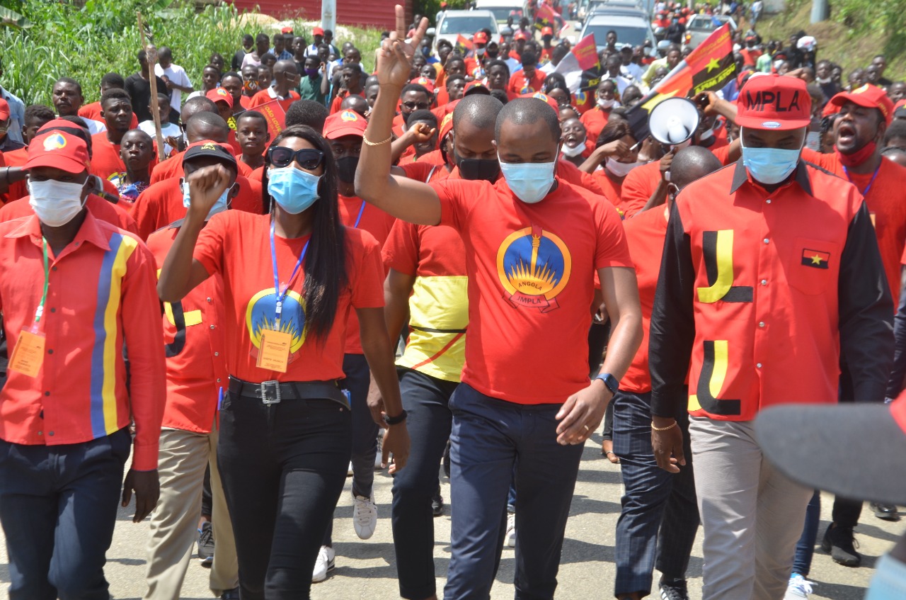 JMPLA planta primeiras sementes de laranjeiras das duas mil previstas ...