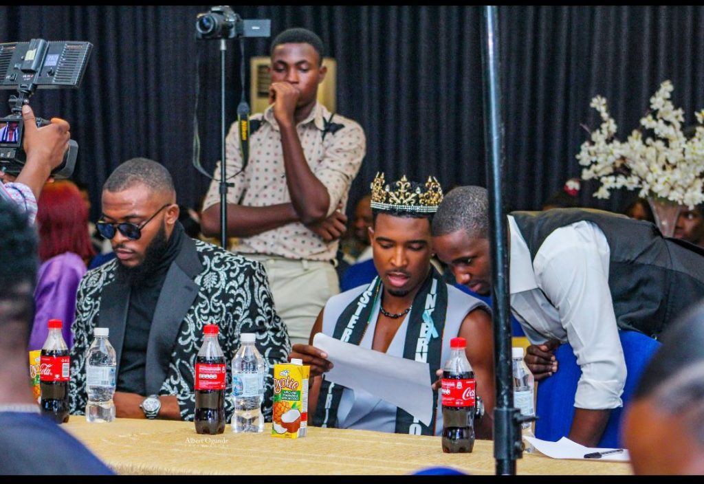 Mister Angola na mesa de jurado do Miss Nigéria - Correio da Kianda ...