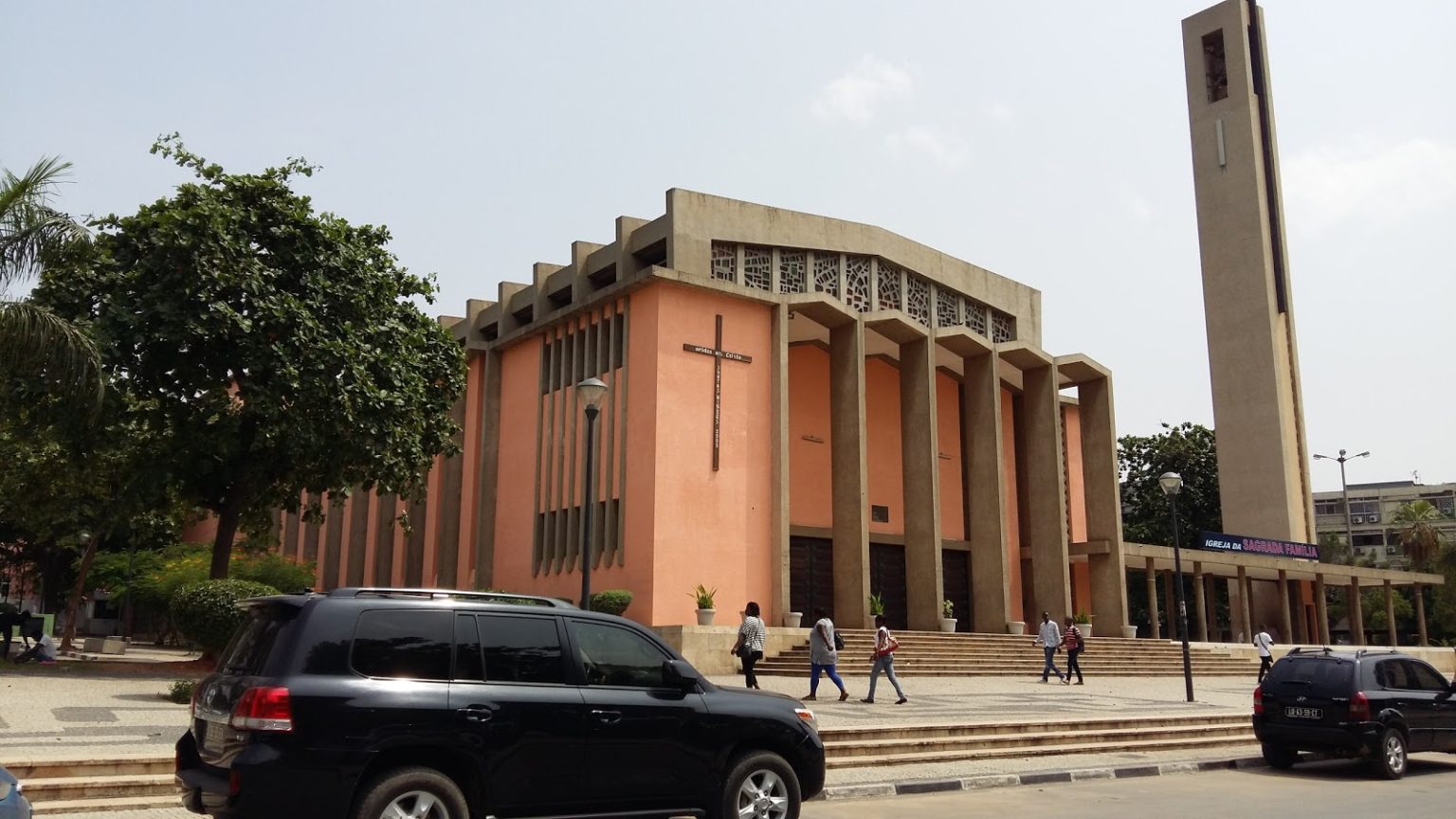 Luanda: interditada por três dias rua Maianga - Sagrada Família ...