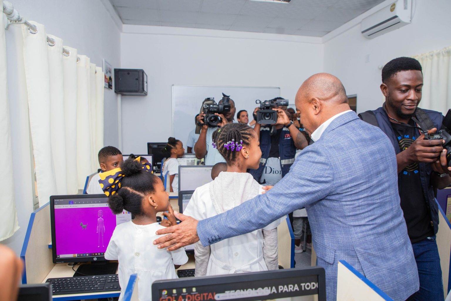 Escolas em Luanda equipadas com novas salas de informática - Correio da Kianda - Notícias de Angola